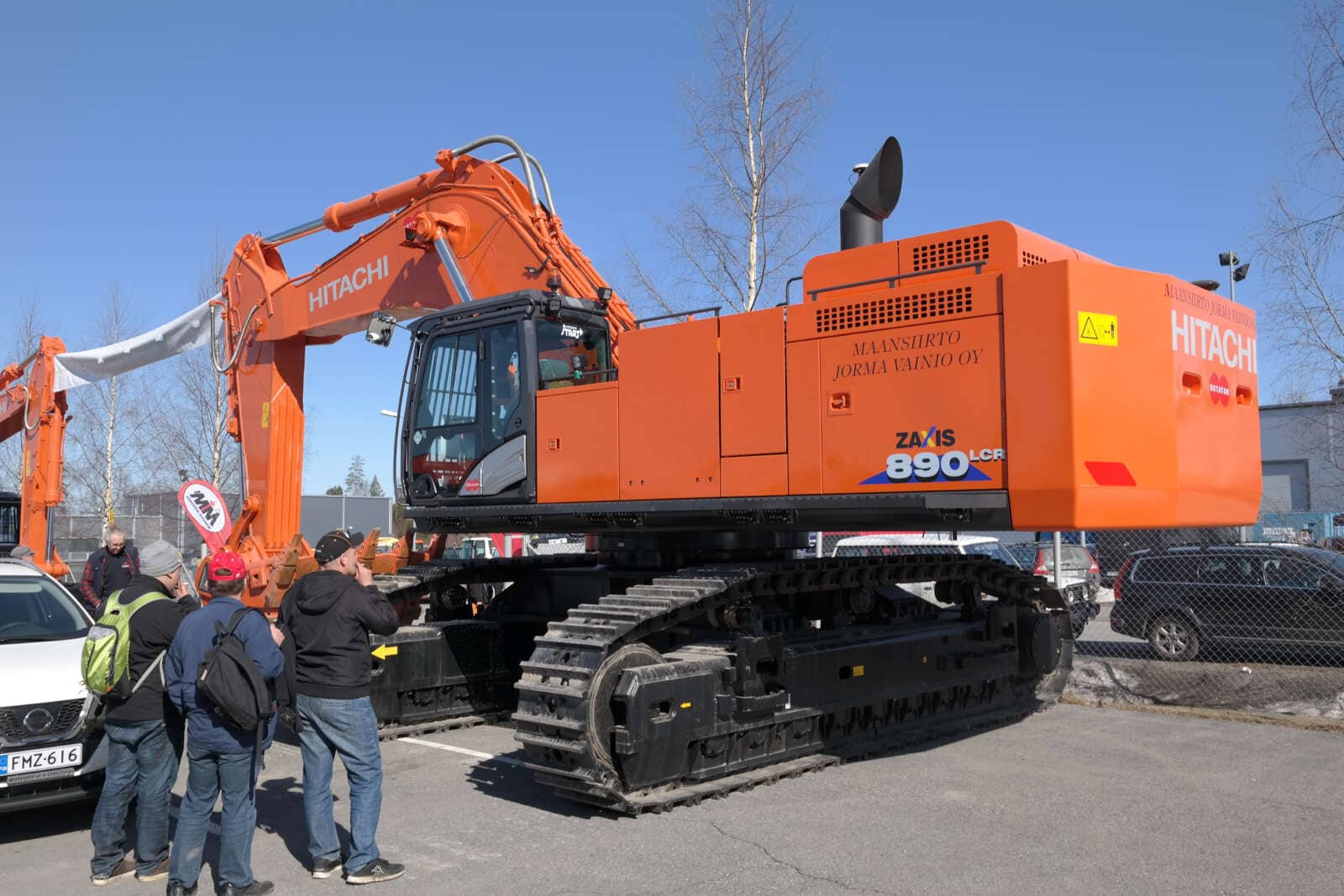 Hitachi -maanrakennuskoneet 40 vuotta Suomessa